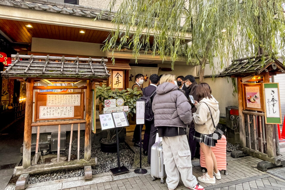 12 Highly-rated Places to Eat on Dotonbori, Osaka's Iconic Food Street